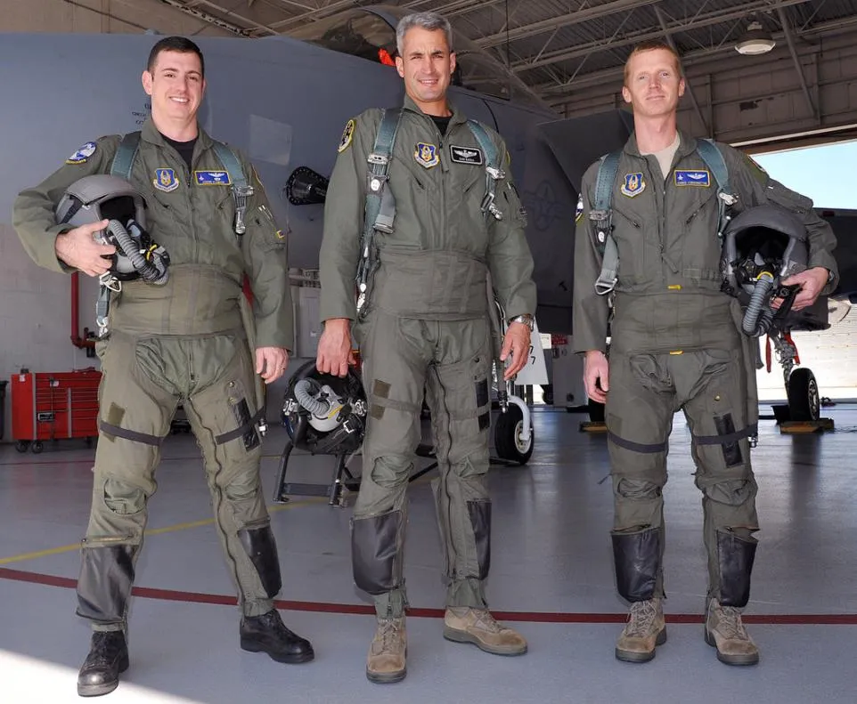 Nomex Coveralls Explained: Advantages, Disadvantages, And Uses ...