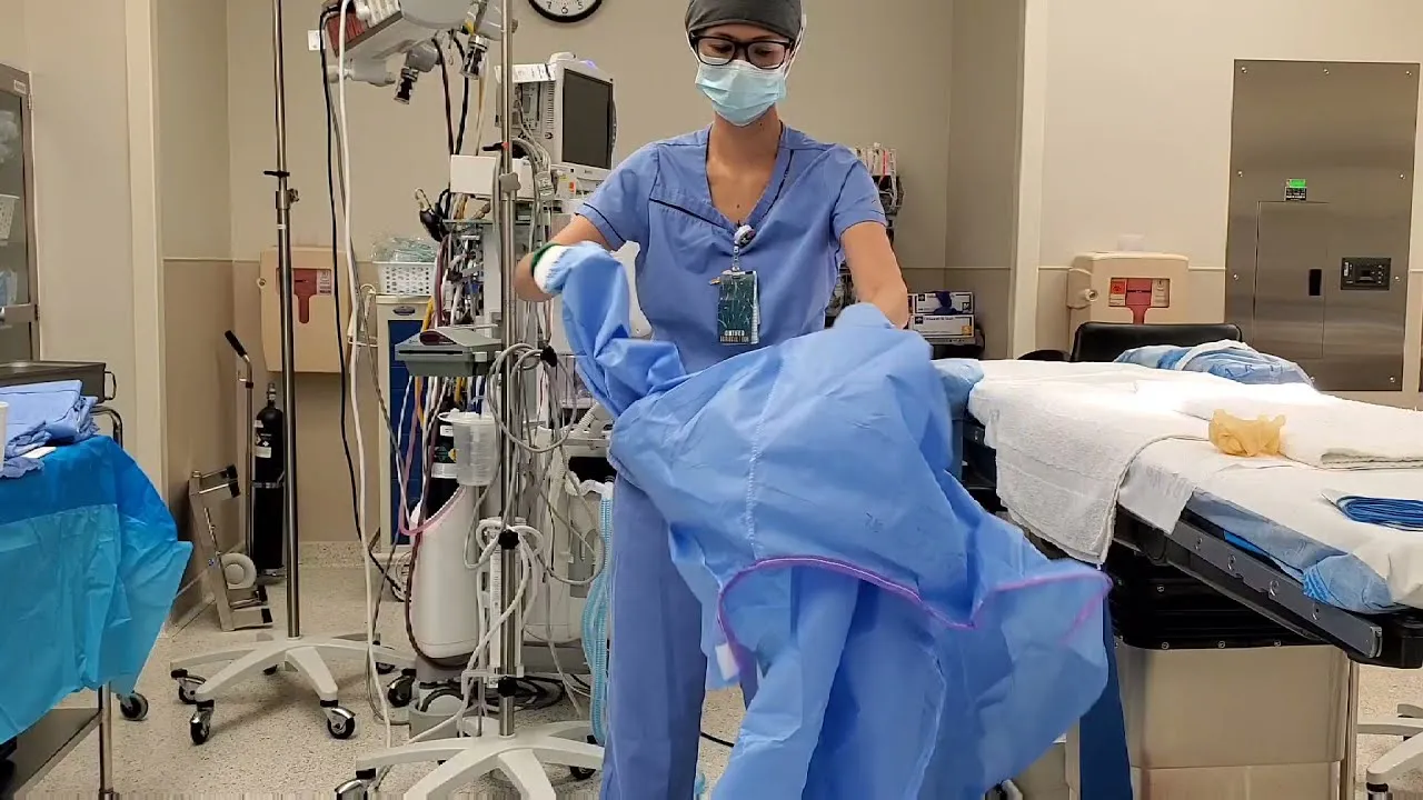How to Remove a Surgical Gown Safely (Step by Step) - morntrips.com