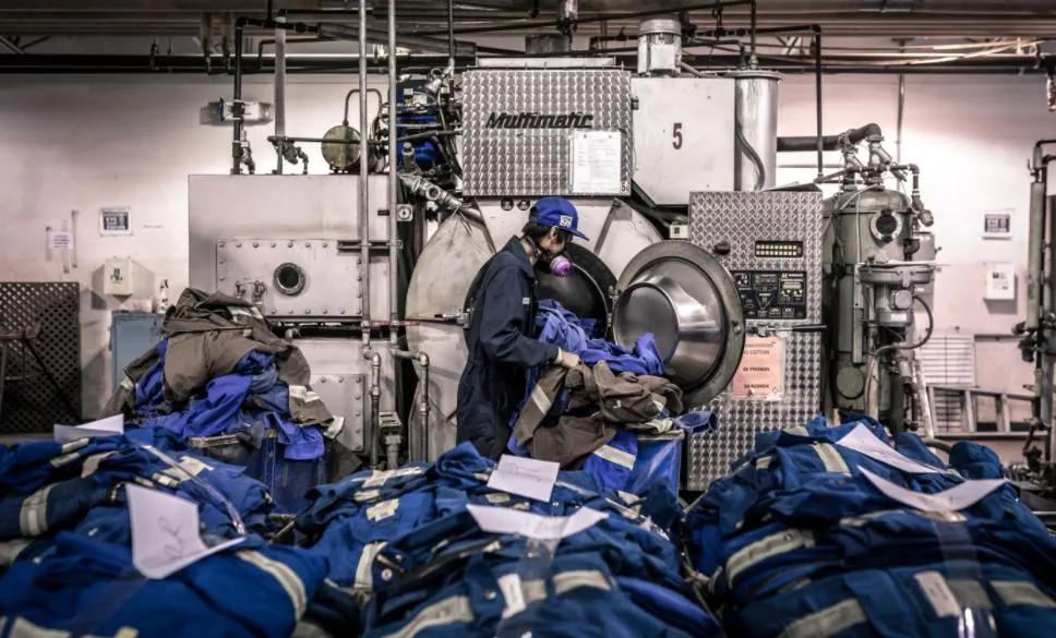 What is the Difference Between Coveralls And Overalls? - morntrips.com